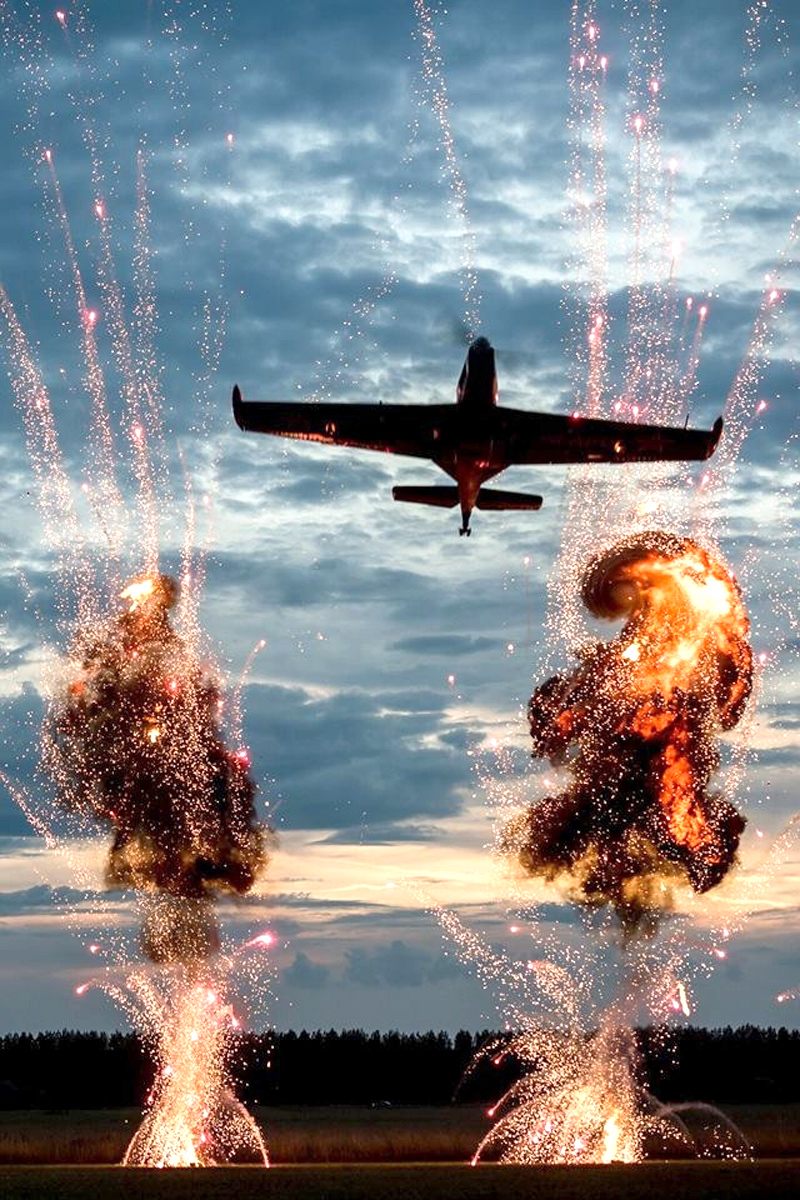 Prvýkrát na Slovensku: Letecká šou v noci a pyrotechnika na krídlach ...